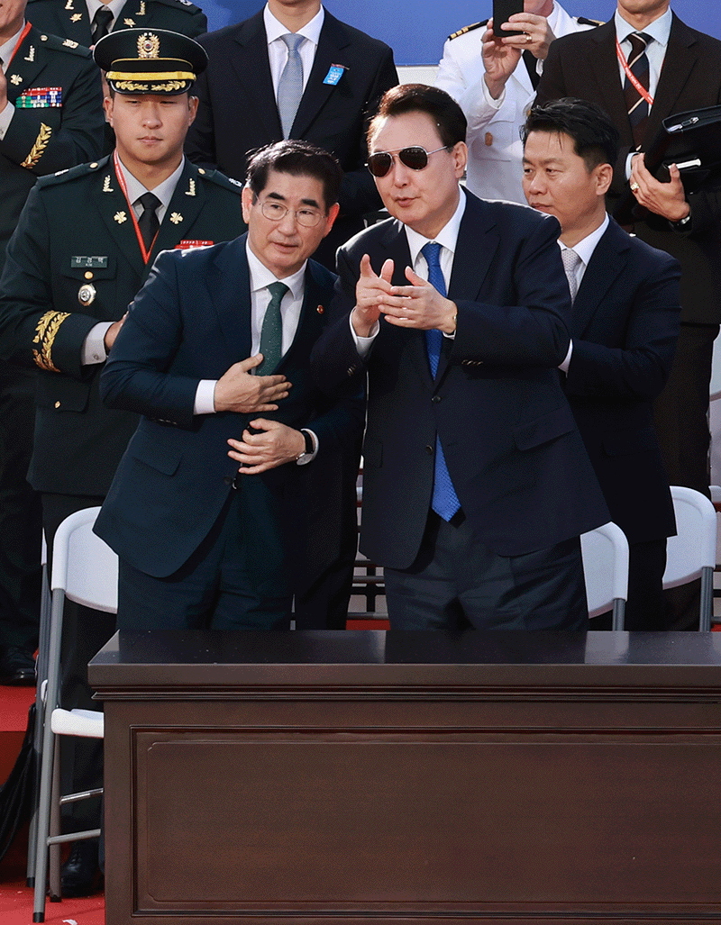 “민간인에 휘둘린 軍”, 비상계엄이 드러낸 한국군의 실체